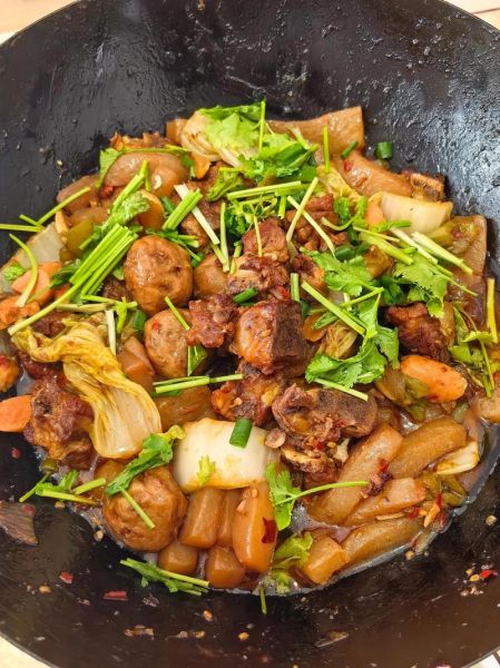 猪肉乱炖怎么做好吃_家常猪肉乱炖的做法大全-第1张图片-山城妙识