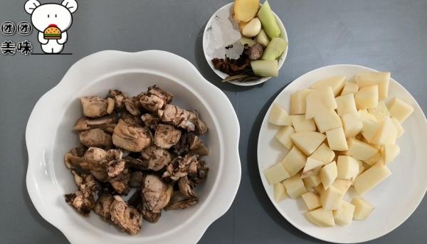 家常炖鸡架怎么做_鸡架炖多久才入味-第3张图片-山城妙识