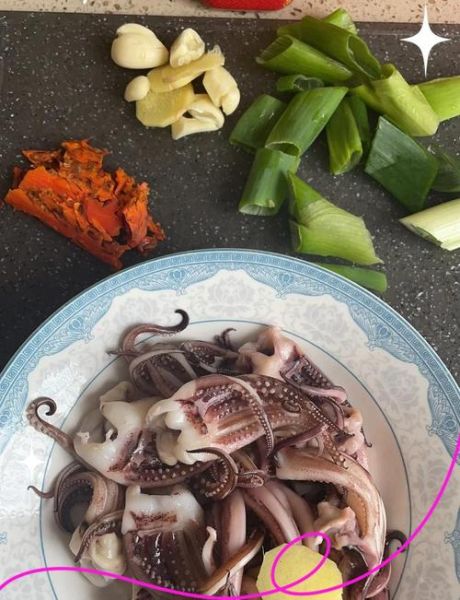 酱爆鱿鱼丝怎么做_酱爆鱿鱼丝需要焯水吗-第1张图片-山城妙识