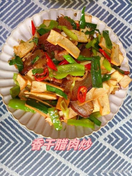 炒腊肉要焯水吗_腊肉焯水正确方法-第2张图片-山城妙识