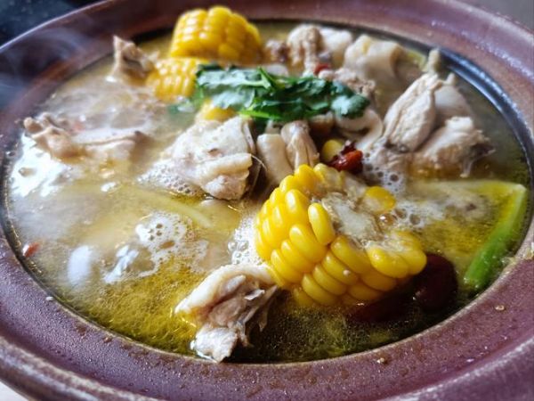 鸡肉煲汤放什么材料好_鸡肉煲汤搭配什么食材最营养-第2张图片-山城妙识 鸡肉煲汤放什么材料好_鸡肉煲汤搭配什么食材最营养-第2张图片-山城妙识