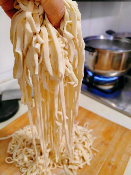 手擀面怎么做_手擀面为什么劲道-第1张图片-山城妙识