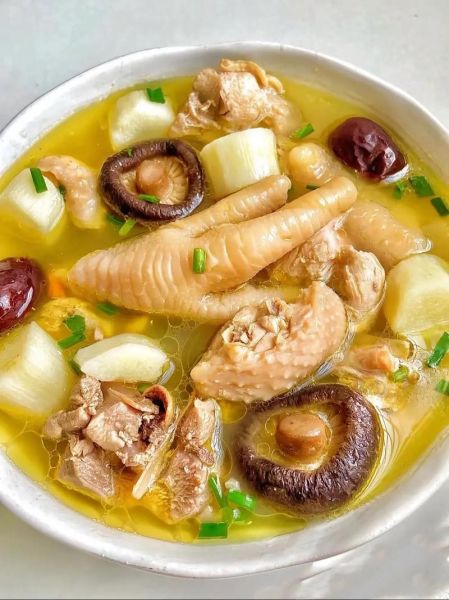 香菇炖鱼汤怎么做_香菇炖鱼汤的做法大全-第3张图片-山城妙识