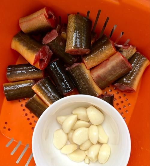 上海红烧肉鳝筒怎么做_鳝筒烧肉去腥技巧-第2张图片-山城妙识