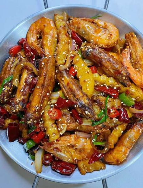 干锅鸡翅虾怎么做_干锅鸡翅虾的家常做法-第1张图片-山城妙识