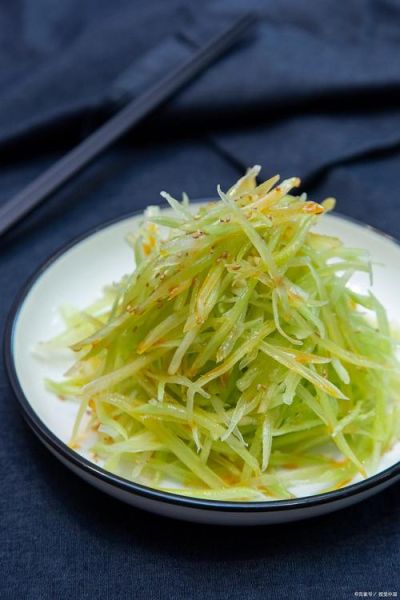 家常凉拌莴笋丝要不要焯水_莴笋丝焯水后口感会变差吗-第1张图片-山城妙识 家常凉拌莴笋丝要不要焯水_莴笋丝焯水后口感会变差吗-第1张图片-山城妙识