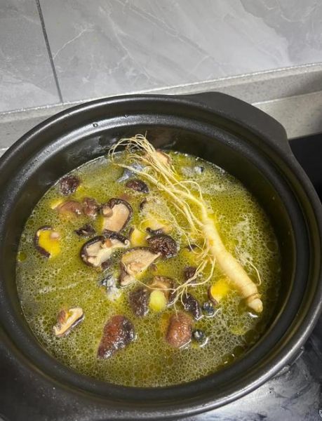 新鲜人参炖鸡的做法_人参炖鸡要炖多久-第1张图片-山城妙识