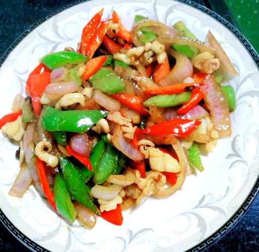 辣椒炒鱿鱼怎么做好吃_辣椒炒鱿鱼做法步骤-第3张图片-山城妙识