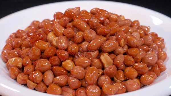 炒花生米怎么炒才酥脆_炒花生米用什么油更香-第3张图片-山城妙识