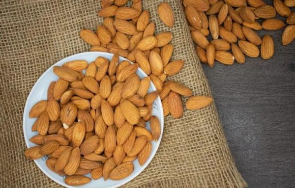 美国大杏仁是什么_和巴旦木区别-第2张图片-山城妙识 美国大杏仁是什么_和巴旦木区别-第2张图片-山城妙识