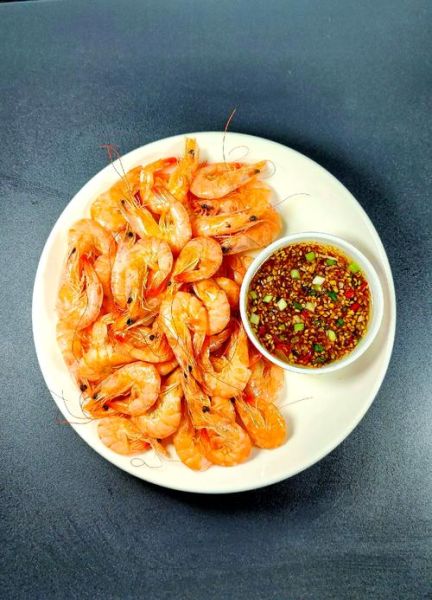 白灼大虾怎么做好吃_白灼虾要不要去虾线-第1张图片-山城妙识
