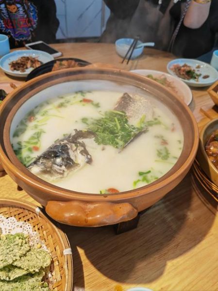 清炖鱼头汤的做法_清炖鱼头汤怎么做好喝-第3张图片-山城妙识