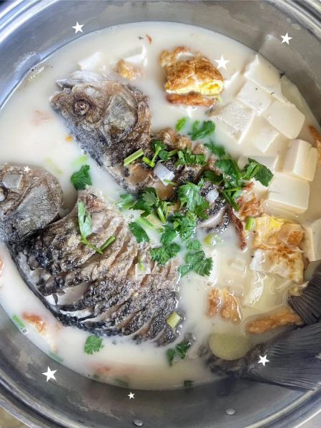 鲫鱼炖豆腐怎么做_鲫鱼炖豆腐视频教程-第1张图片-山城妙识