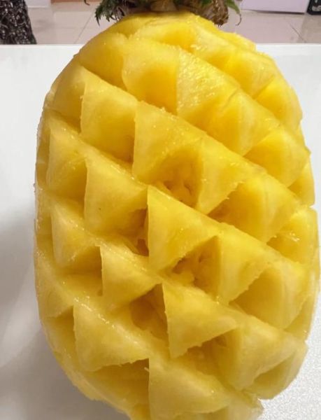 菠萝怎么切好看_菠萝切法步骤图解-第1张图片-山城妙识