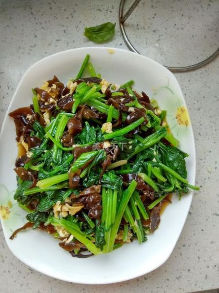 菠菜木耳炒鸡蛋怎么做_菠菜木耳炒鸡蛋营养价值-第3张图片-山城妙识 菠菜木耳炒鸡蛋怎么做_菠菜木耳炒鸡蛋营养价值-第3张图片-山城妙识
