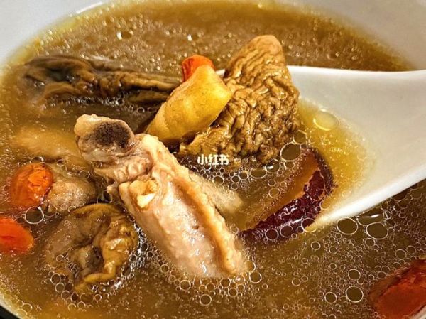 香菇栗子炖鸡怎么做_香菇栗子炖鸡用什么锅-第3张图片-山城妙识