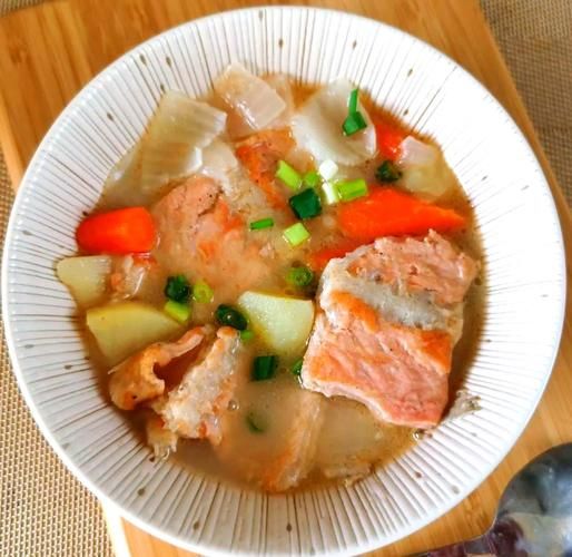 三文鱼骨汤怎么做_三文鱼骨汤的营养价值-第2张图片-山城妙识 三文鱼骨汤怎么做_三文鱼骨汤的营养价值-第2张图片-山城妙识