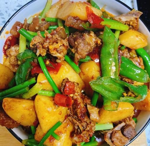 土豆焖鸭肉怎么做_土豆焖鸭肉需要焯水吗-第2张图片-山城妙识 土豆焖鸭肉怎么做_土豆焖鸭肉需要焯水吗-第2张图片-山城妙识