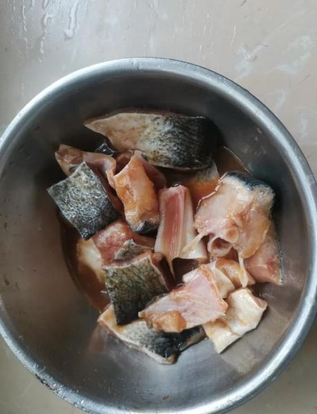 怎么炸鱼块好吃又脆嫩_炸鱼块不腥的秘诀-第3张图片-山城妙识