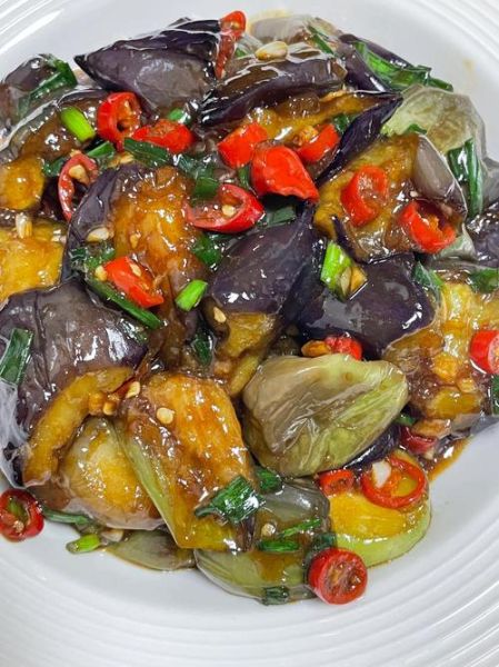 红烧蒜香茄子怎么做_茄子不吸油技巧-第1张图片-山城妙识 红烧蒜香茄子怎么做_茄子不吸油技巧-第1张图片-山城妙识