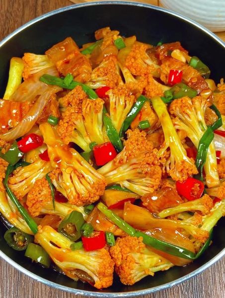 菜花炒肉家常做法_菜花炒肉怎么炒才脆嫩-第3张图片-山城妙识