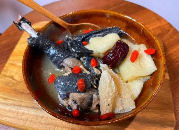 乌鸡菌菇汤怎么炖好喝_乌鸡菌菇汤做法步骤-第1张图片-山城妙识 乌鸡菌菇汤怎么炖好喝_乌鸡菌菇汤做法步骤-第1张图片-山城妙识