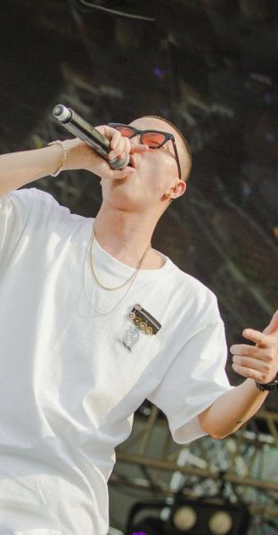 jonyj照片哪里看_jonyj高清图下载-第1张图片-山城妙识