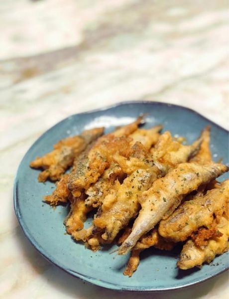 炸多春鱼的做法_如何让多春鱼外酥里嫩-第1张图片-山城妙识