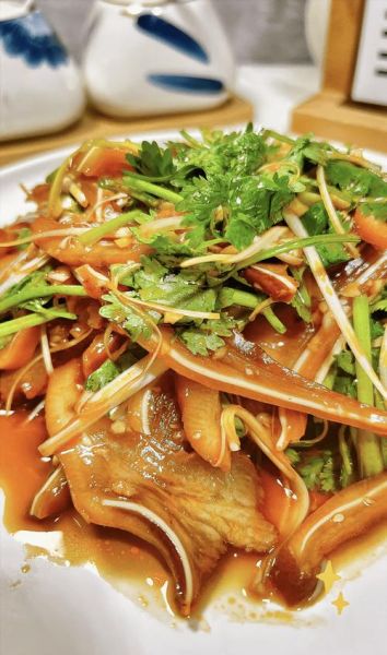 凉拌猪耳怎么做_凉拌猪耳最正宗的做法-第1张图片-山城妙识