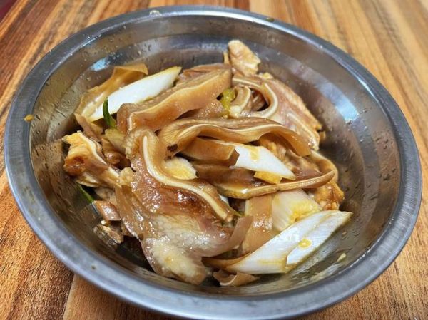 凉拌猪耳怎么做_凉拌猪耳最正宗的做法-第3张图片-山城妙识