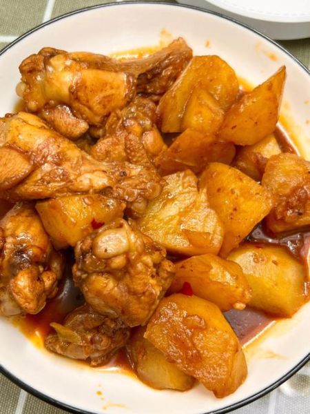 鸡翅根炖土豆怎么做_家常做法窍门-第1张图片-山城妙识