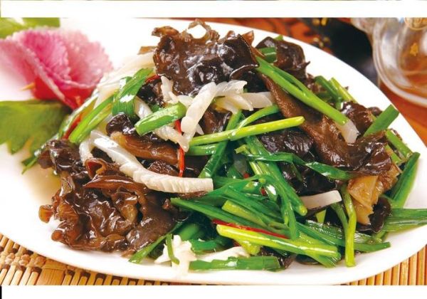 韭菜炒木耳怎么做_韭菜炒木耳能隔夜吃吗-第3张图片-山城妙识