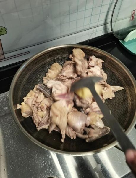 鸡要怎么炖才好吃_炖鸡汤的正确步骤-第1张图片-山城妙识