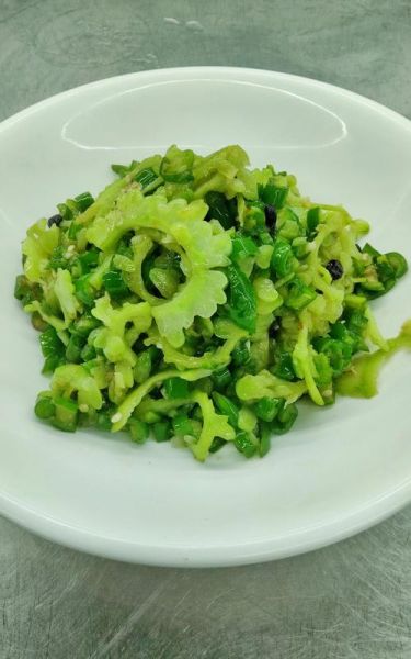 苦瓜清炒怎么做不苦_苦瓜清炒最好吃的做法-第2张图片-山城妙识