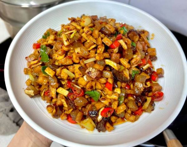 萝卜干炒腊肉怎么做_湖南家常做法-第1张图片-山城妙识 萝卜干炒腊肉怎么做_湖南家常做法-第1张图片-山城妙识