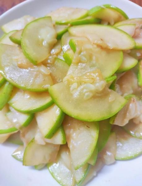 菜瓜怎么炒好吃又简单_菜瓜炒几分钟才脆嫩-第1张图片-山城妙识