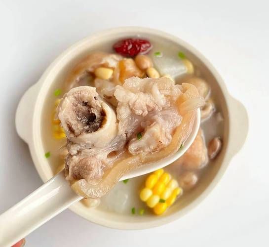 煲猪脚汤用什么材料好_猪脚汤怎么煲才好吃-第2张图片-山城妙识