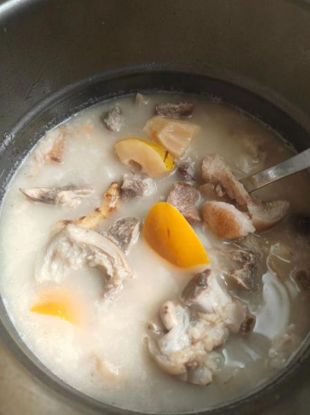 煲猪脚汤用什么材料好_猪脚汤怎么煲才好吃-第3张图片-山城妙识