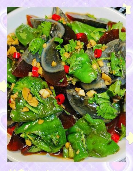 青椒拌皮蛋怎么做_皮蛋和青椒怎么搭配好吃-第3张图片-山城妙识