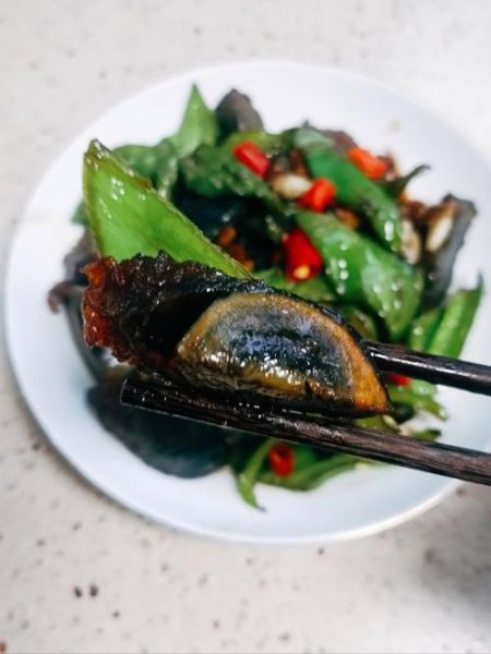 青椒拌皮蛋怎么做_皮蛋和青椒怎么搭配好吃-第2张图片-山城妙识