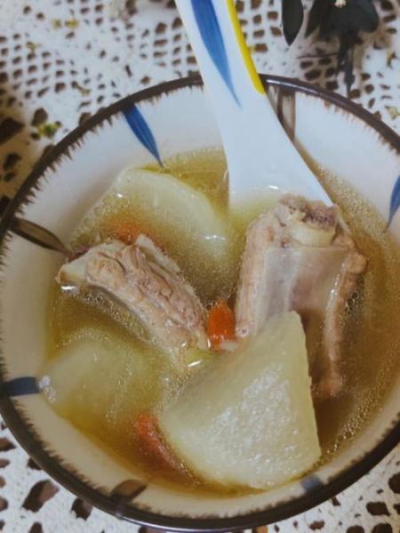 白萝卜炖排骨的家常做法_白萝卜炖排骨怎么做才好吃-第2张图片-山城妙识