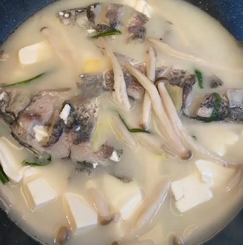 小鲫鱼怎么做好吃_小鲫鱼汤的做法步骤-第2张图片-山城妙识