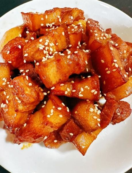 红烧肉土豆怎么做好吃_红烧肉土豆的秘诀-第1张图片-山城妙识 红烧肉土豆怎么做好吃_红烧肉土豆的秘诀-第1张图片-山城妙识