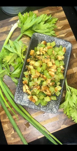 西芹炒豆干怎么做好吃_西芹炒豆干的家常做法-第2张图片-山城妙识