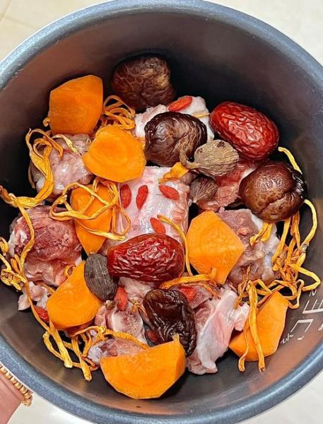 胡萝卜排骨汤怎么做好吃_排骨汤炖多久最香-第2张图片-山城妙识