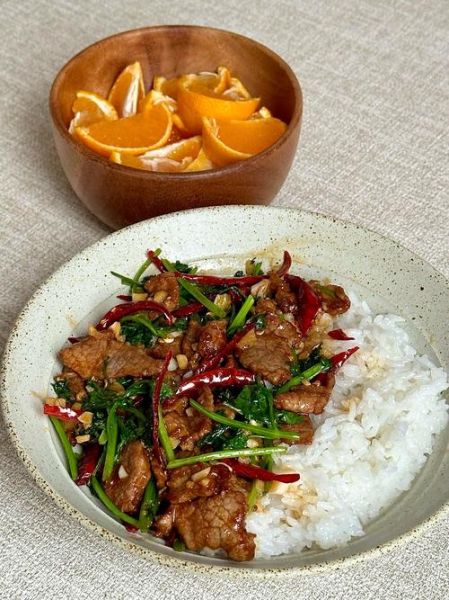 牛肉盖浇饭怎么做_牛肉盖浇饭酱汁比例-第1张图片-山城妙识