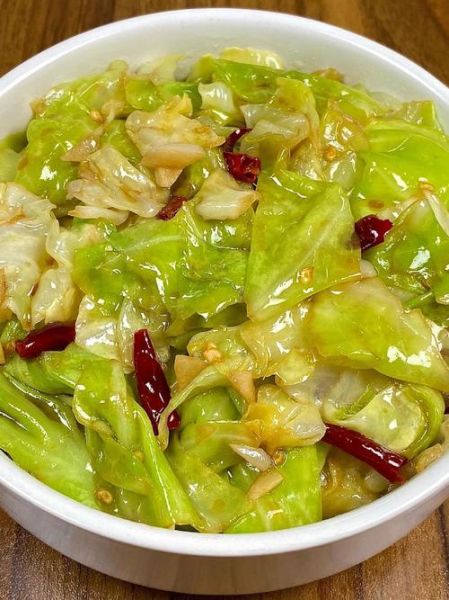 手撕卷心菜怎么炒好吃_手撕卷心菜的家常做法-第1张图片-山城妙识