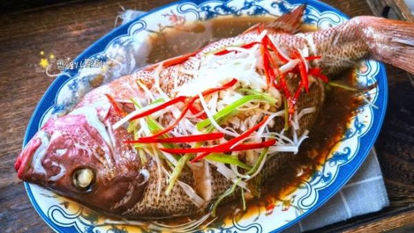 清蒸红鱼怎么做_清蒸红鱼蒸几分钟才嫩-第2张图片-山城妙识