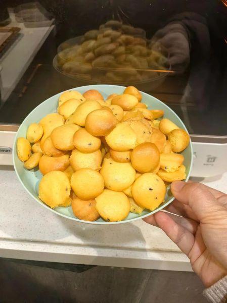 蛋黄小饼干的做法_烤箱温度怎么调-第1张图片-山城妙识 蛋黄小饼干的做法_烤箱温度怎么调-第1张图片-山城妙识