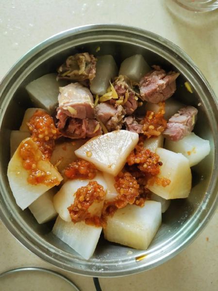 腊鸡炖萝卜怎么做_腊鸡炖萝卜要焯水吗-第2张图片-山城妙识